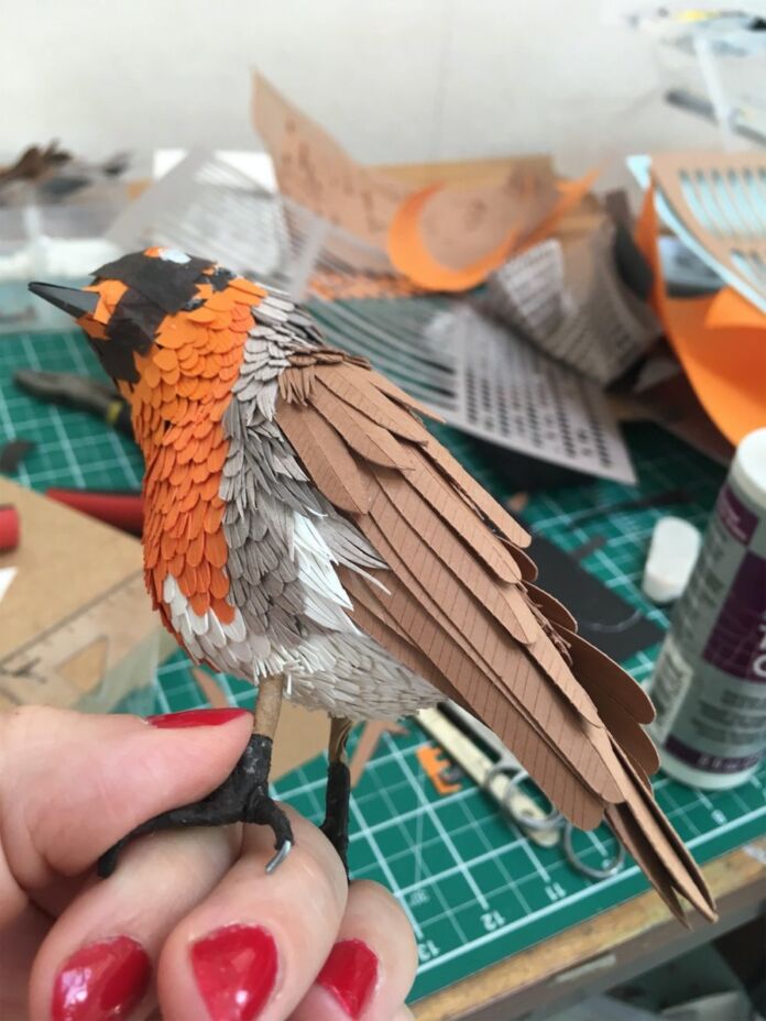 Lisa Lloyd: realistic animal sculptures from paper