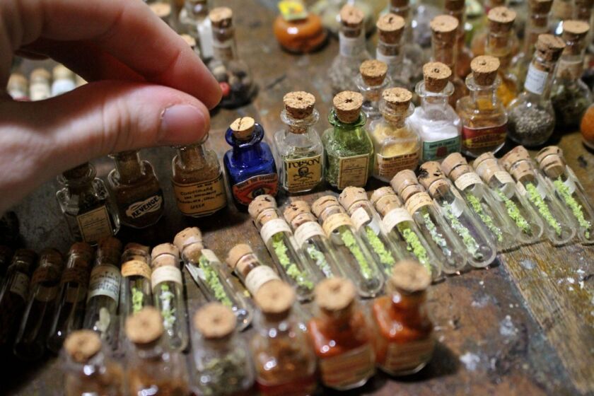 Lauren Delaney George: vintage miniature dioramas and furniture