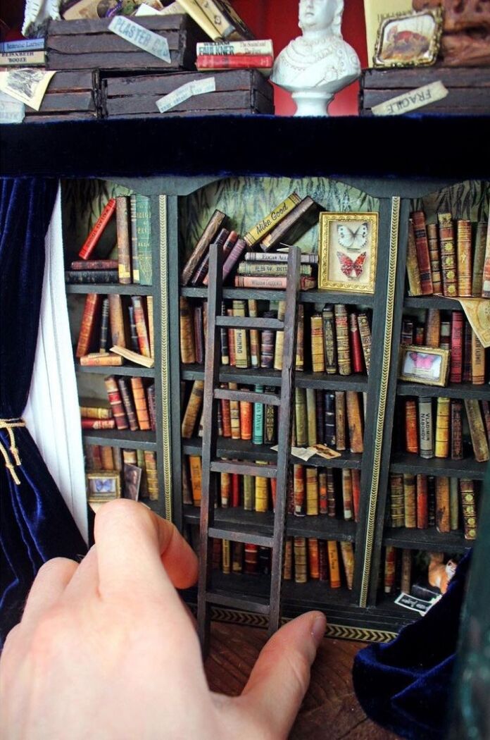Lauren Delaney George: vintage miniature dioramas and furniture