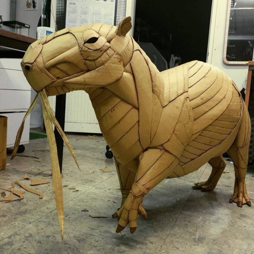 Kai-Xiang Zhong: lifelike cardboard animal sculptures