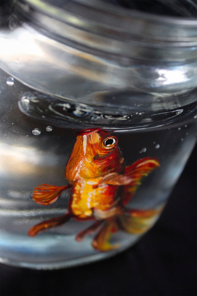Silvia Popescu: stunningly realistic aquatic glass paintings