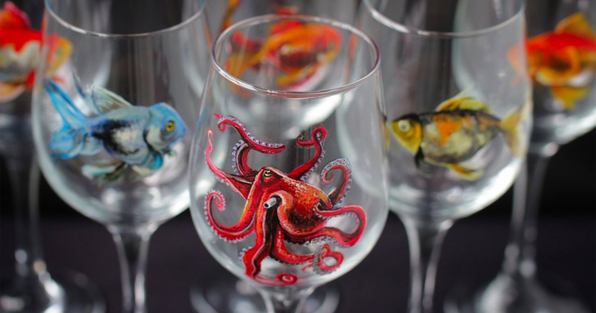 Aquatic elegance: stunningly realistic glass paintings by Silvia ...