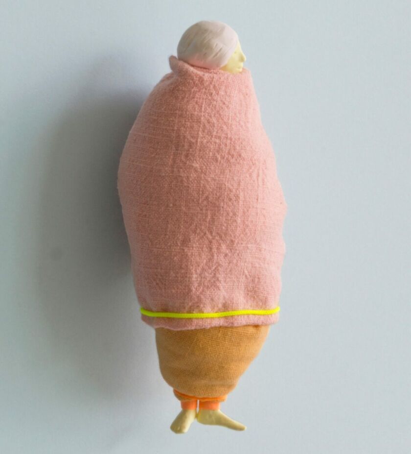 Frode Bolhuis: peculiar vivid color figure sculptures