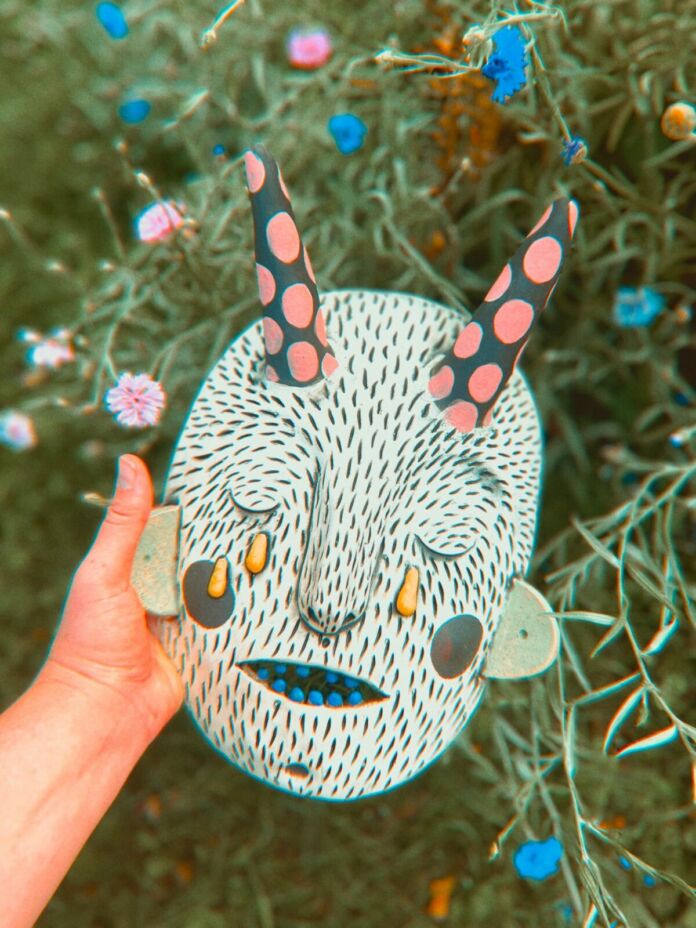 Beautiful ceramic masks of peculiar creatures by Karolina Romanowska ...