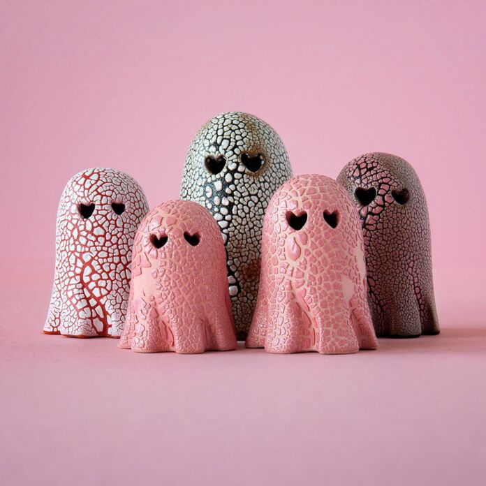 Lisa Agnetun: miniature ceramic ghost sculptures