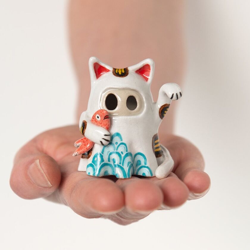 Lisa Agnetun: miniature ceramic ghost sculptures