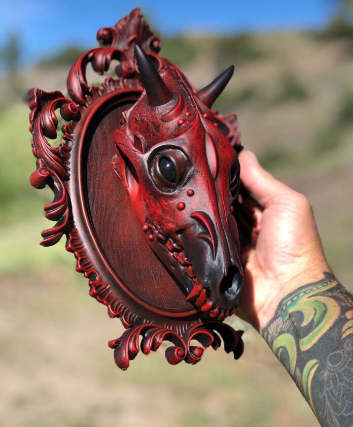Chris Haas: dark sculptures from animal skull art