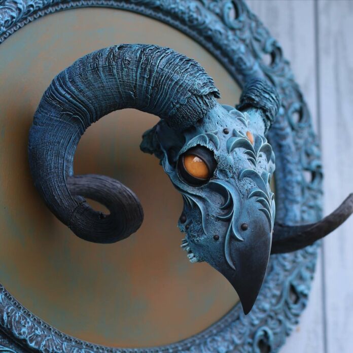 Chris Haas: dark sculptures from animal skull art