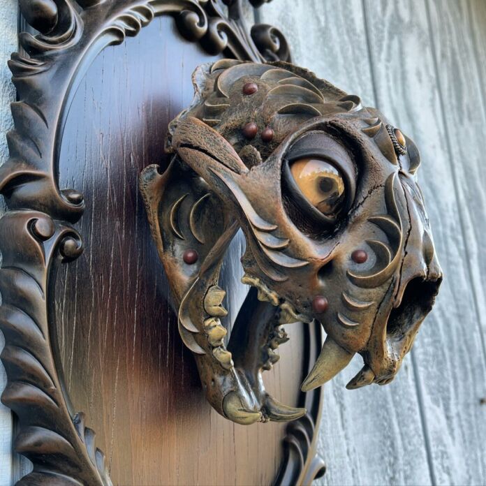 Chris Haas: dark sculptures from animal skull art