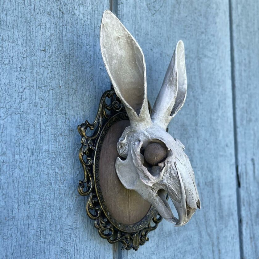 Chris Haas: dark sculptures from animal skull art