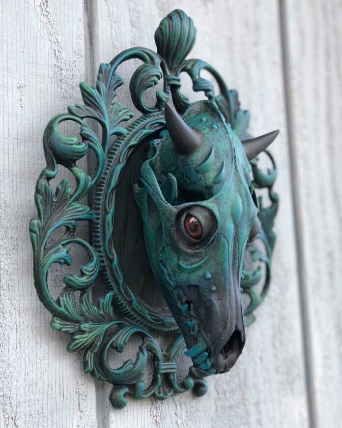 Chris Haas: dark sculptures from animal skull art
