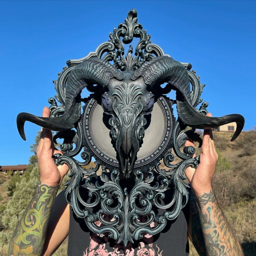 Chris Haas: dark sculptures from animal skull art