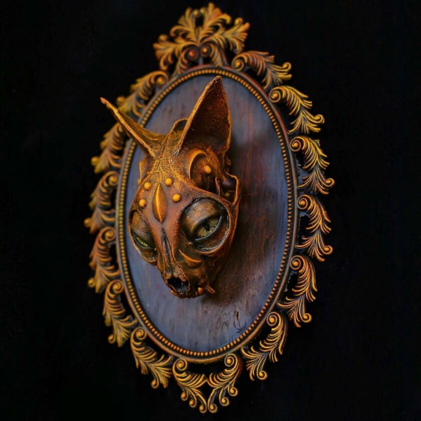 Chris Haas: dark sculptures from animal skull art