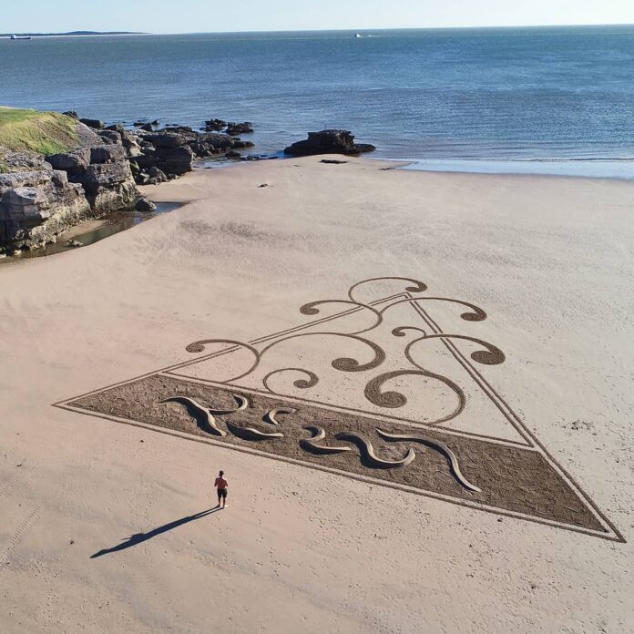 The ephemeral elegance of Jben Beach's large-scale sand drawings ...