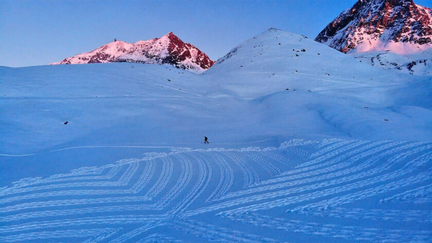 Simon Beck: large-scale ephemeral snow and sand drawings