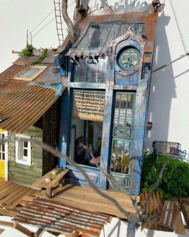 David Mansot's artistic dioramas: unveiling intricate miniature ...
