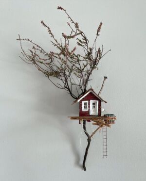 David Mansot: intricate miniature dioramas from salvage