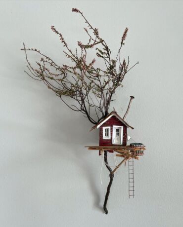 David Mansot: intricate miniature dioramas from salvage
