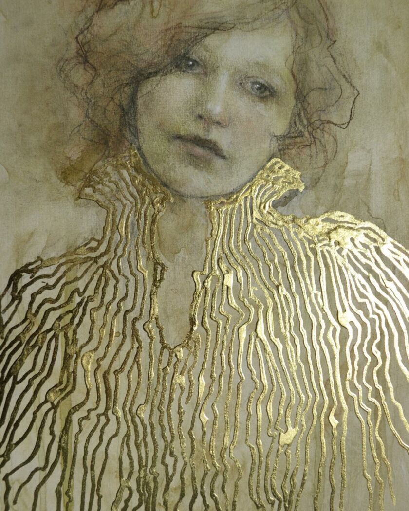 Stephanie Rew: figurative paintings with gold ornaments