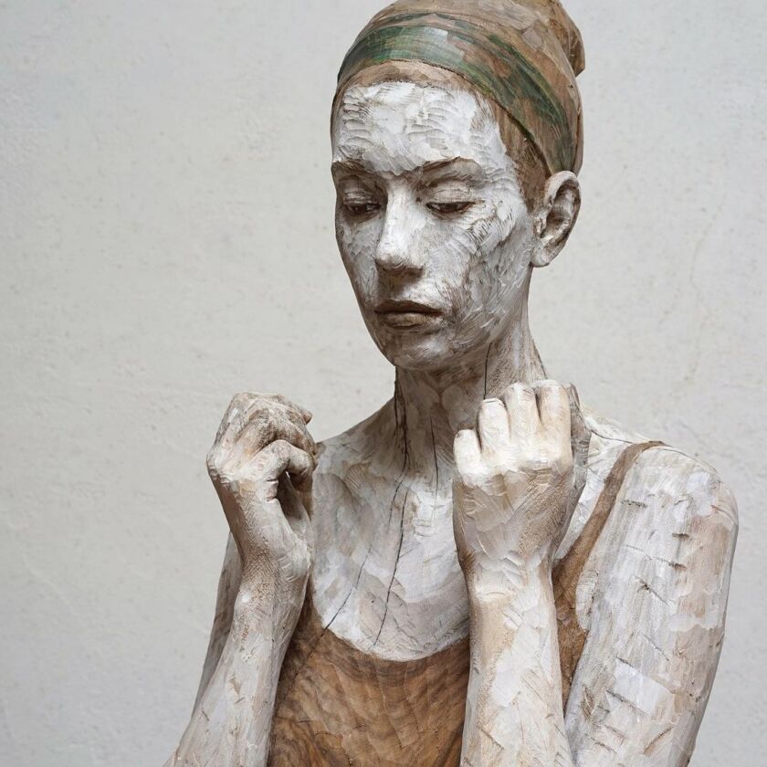 Amazingly realistic figurative wood sculptures by Bruno Walpoth ...