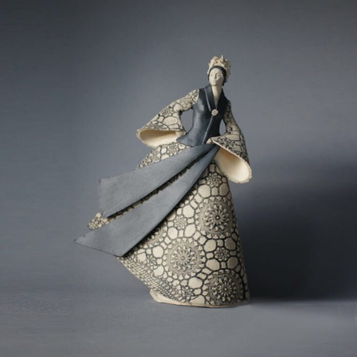 Jeanne Sarah Bellaiche: delicate female ceramic sculptures