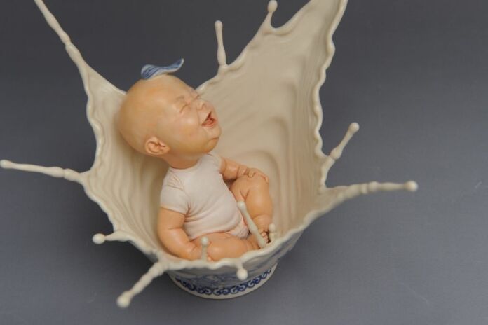 Johnson Tsang: distorted baby face ceramic sculptures