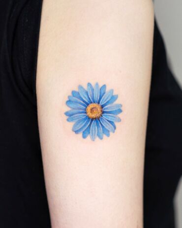 Pokhy: stunningly realistic blue-themed tattoos