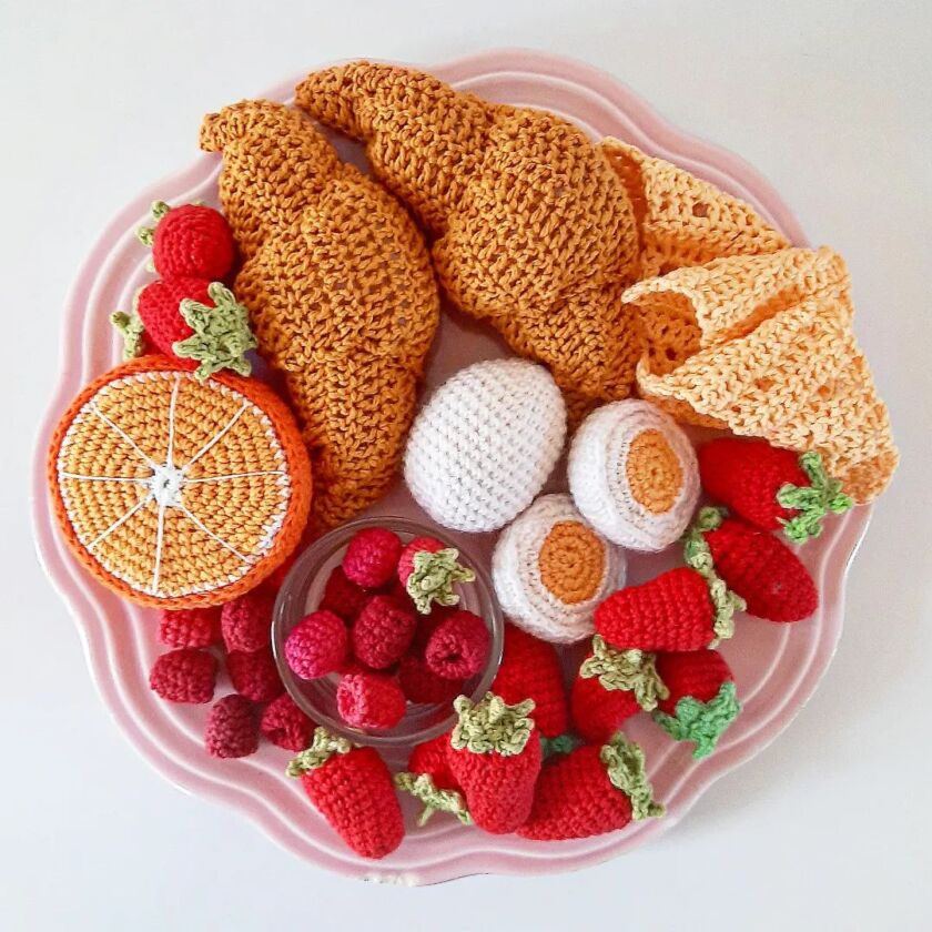 Crafting culinary delight: whimsical food crochet sculptures by Maria ...