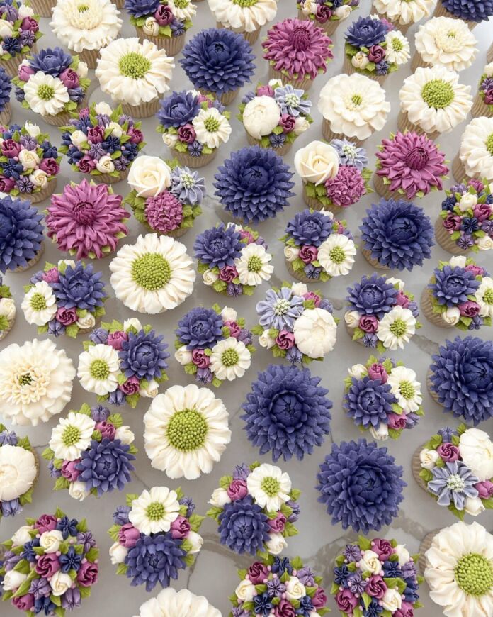 Kerry's Bouqcakes: realistic flower buttercream cupcakes