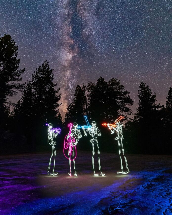 Dariustwin: hypnotizing light painting photography