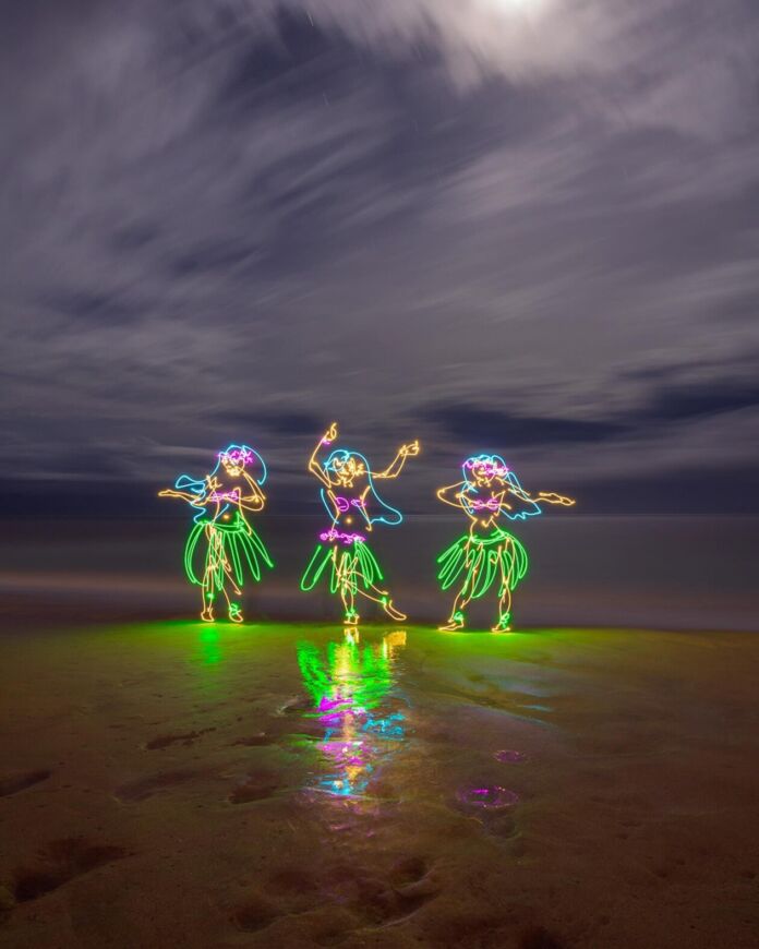 Dariustwin: hypnotizing light painting photography