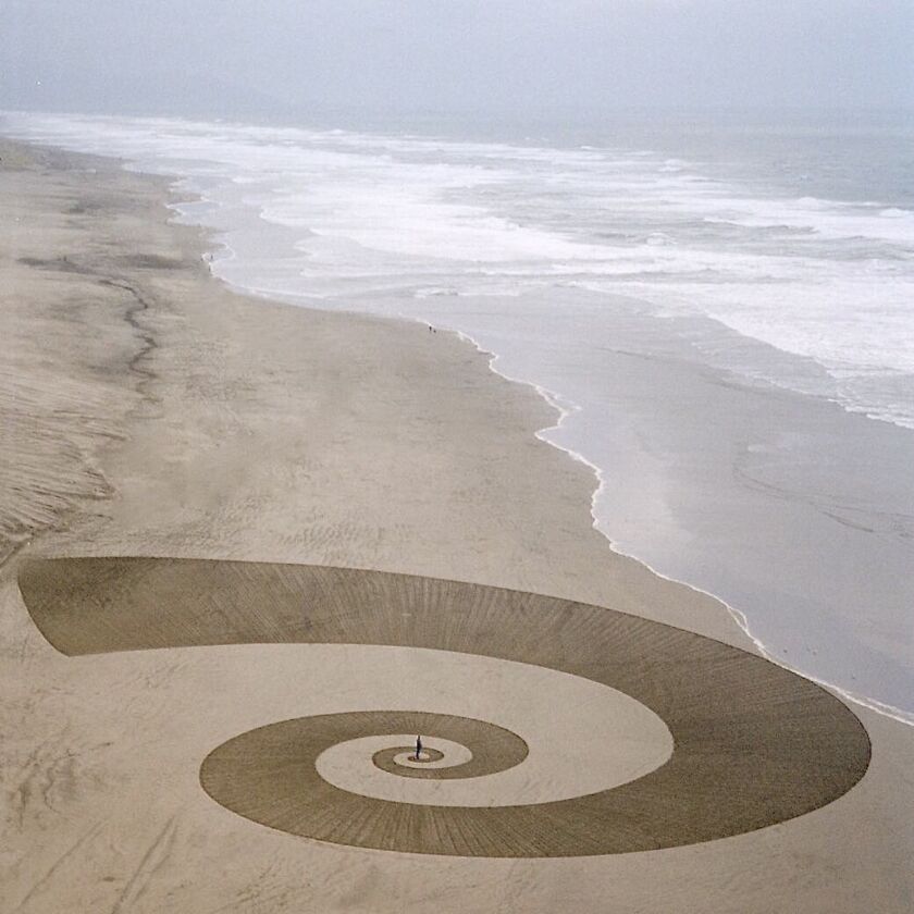 The monumental and precise land art of California artist Jim Denevan ...