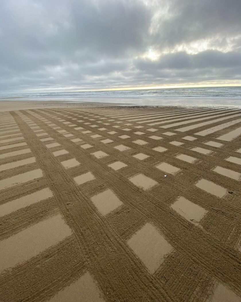 The monumental and precise land art of California artist Jim Denevan ...