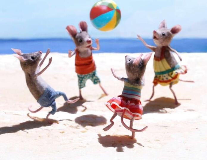 Maggie Rudy: whimsical anthropomorphic mice dioramas