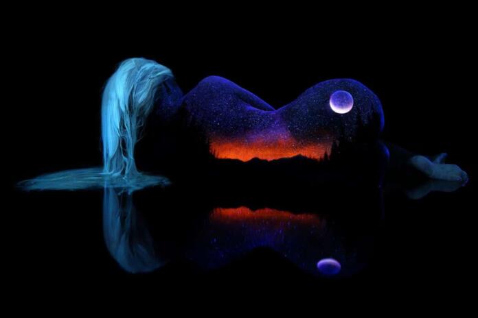 John Poppleton’s Glowing Bodyscapes: where human canvas meets the ...