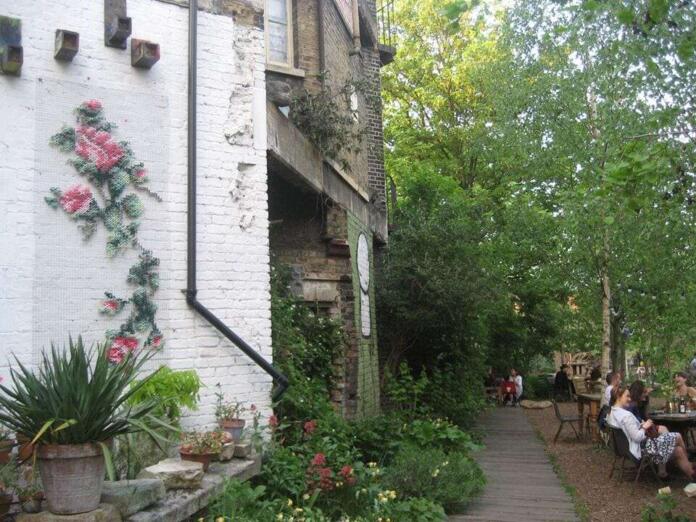 Raquel Rodrigo’s oversized embroidery transforms urban architecture ...