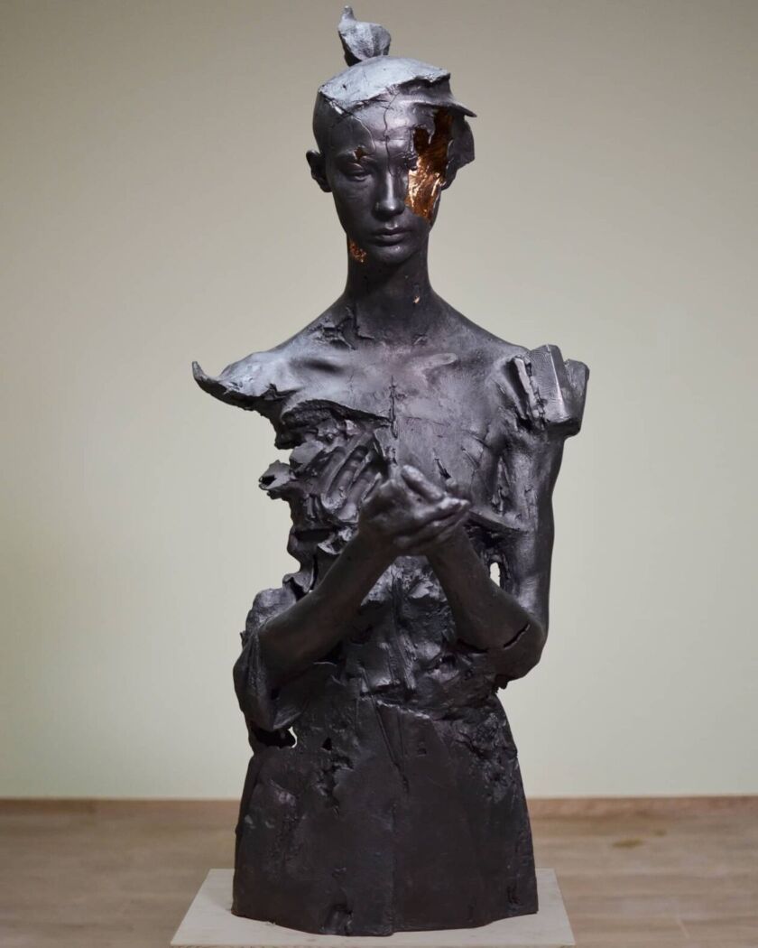 Eudald De Juana Gorriz: expressive ceramic figure sculptures